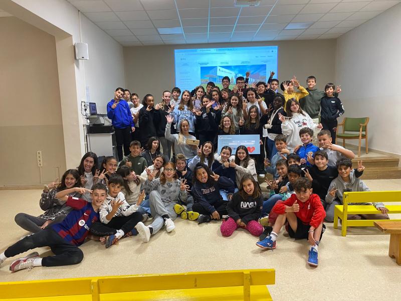 Los alumnos de la escuela Vedruna Sagrats Cors Torelló muestran su ...